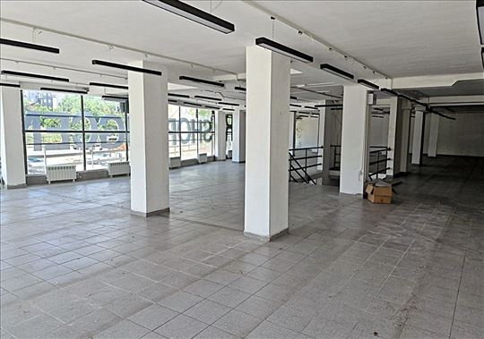 Robna kuća, banka, klinika, škola, kafić, market..