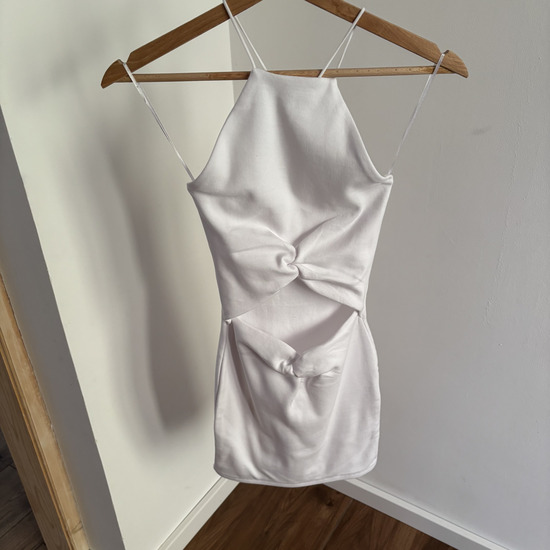 Zara lepa bela mini cut out haljina Novo
