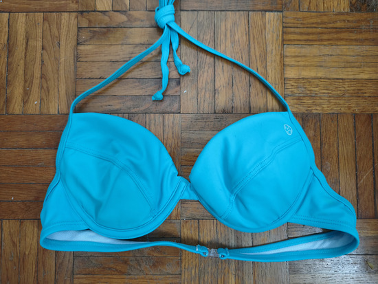 Zenski bikini u s velicini
