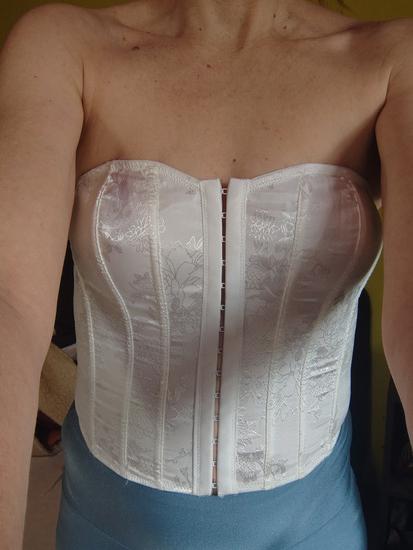Beli korset top Novo