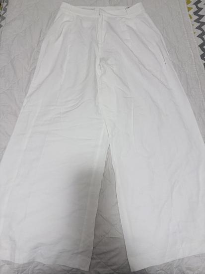 Nove bele pantalone ZARA