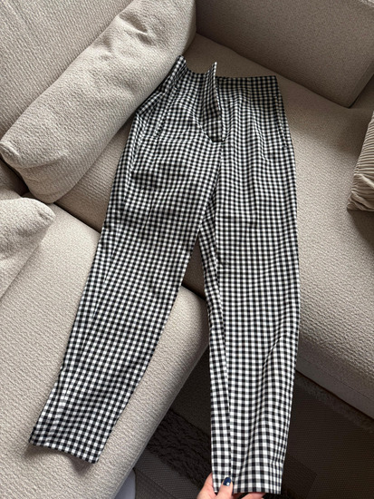 NOVE ZARA crno-bele pantalone visokog struka S
