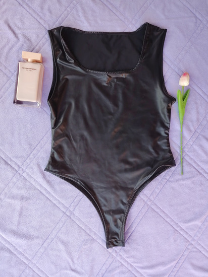 AKCIJA! Novo SHEIN, Wet Look (L)