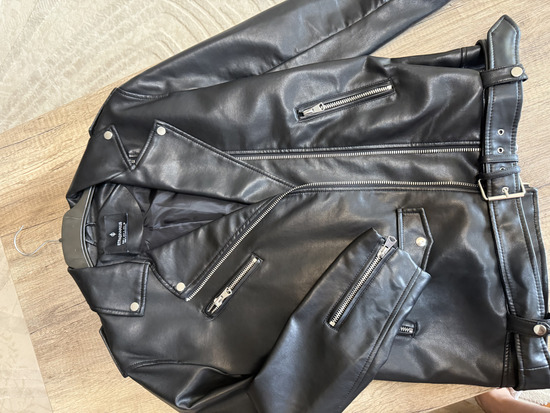 stradivarius oversize kožna jakna