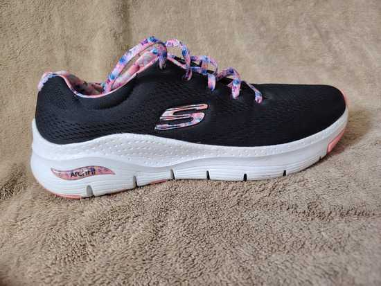 SKECHERS patike 39/26