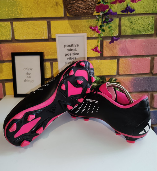 Original Adidas Predator kopačke broj 40