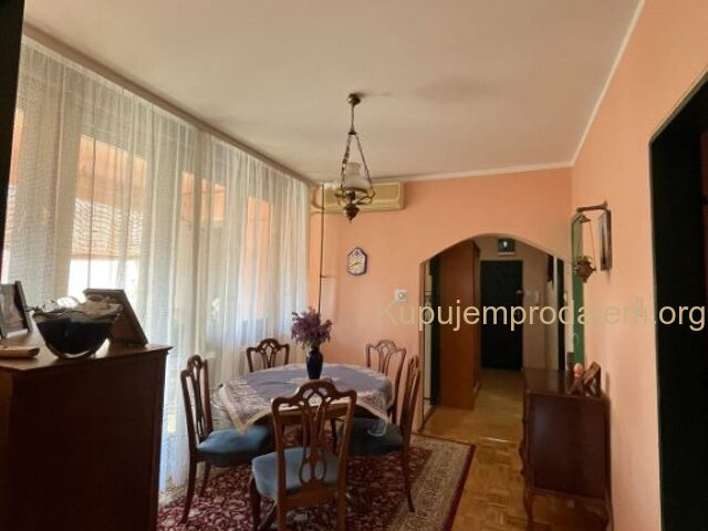 Vlasnik prodaje 3.0 stan 84 m², Vidikovački venac