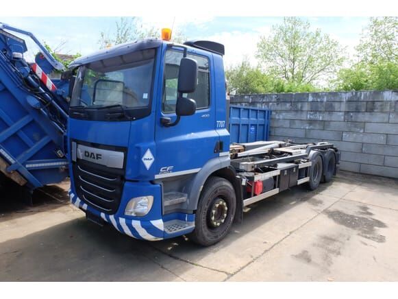Prodaje se DAF CF400FAS (2014 - 801.011 kms) rol kiper sa kukom na aukciji