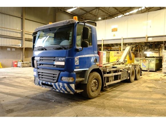 Prodaje se DAF CF85.360 rol kiper sa kukom na aukciji