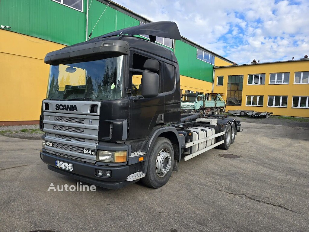 Scania 124 G 420 vozilo za prevoz kontejnera