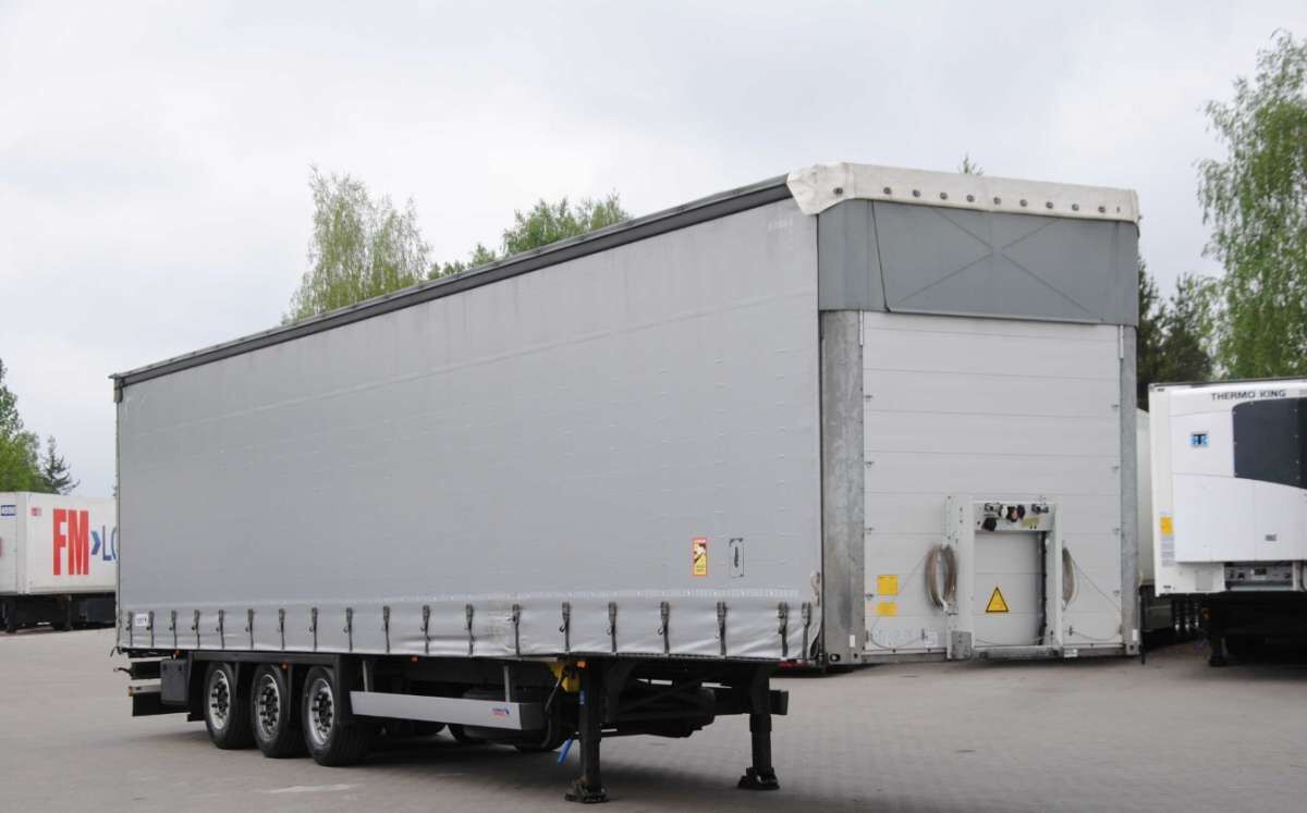Schmitz Cargobull 2023 rok poluprikolica s ceradom
