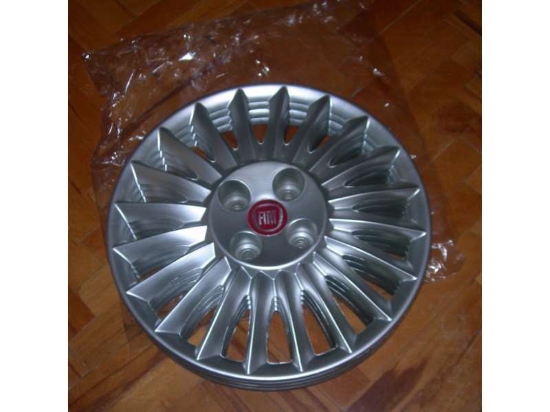 Set od 4 nove ratkapne, FIAT 15"