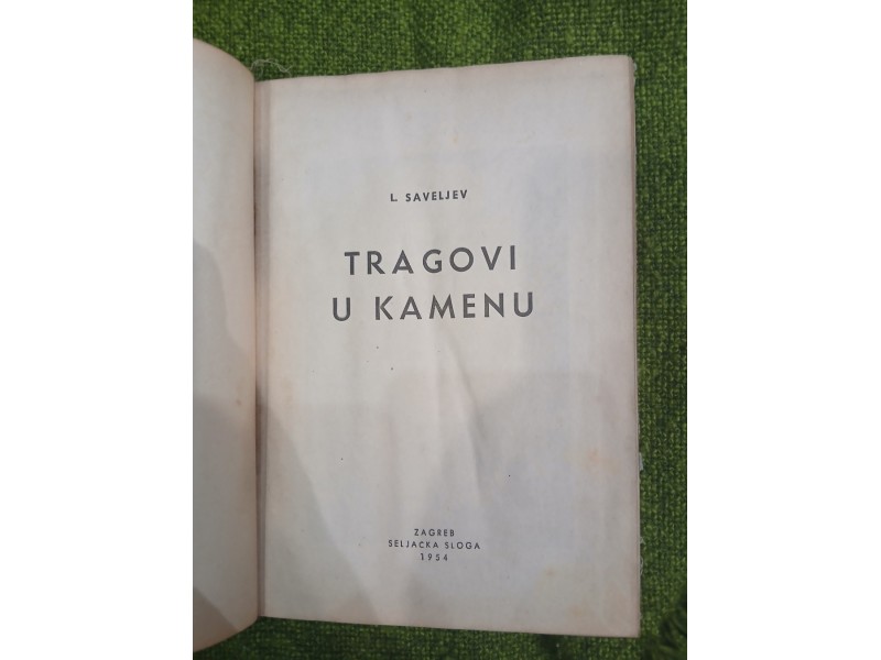 Tragovi U Kamenu L Saveljev