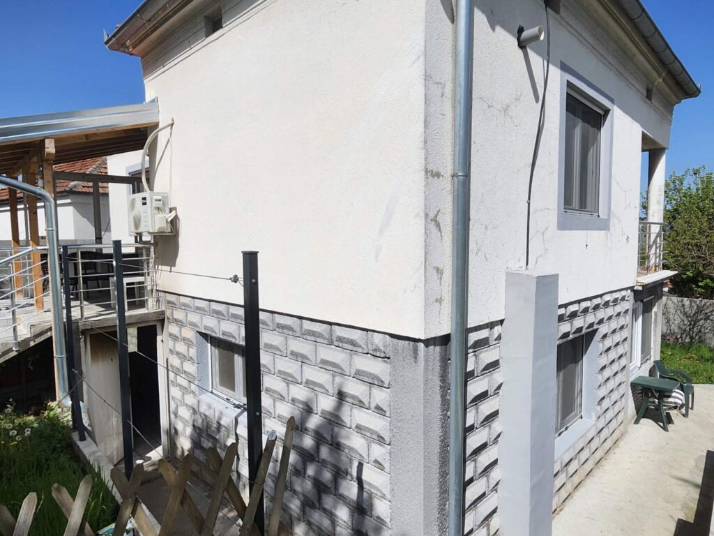 Sredjena kuca 200m2 sa potpunom privatnoscu