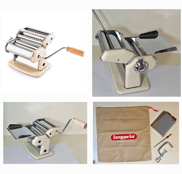 12. MAŠINA ZA TESTENINE “IMPERIA IPASTA LA CLASSICA CREMA” VALJCI ZA LASAGNE 150MM(SFOGLIA), TAGLIOLINI 2MM I FETTUCCINE 6,5MM, TORBA, ČETKICA, LEVAK/DRŽAČ TESTA – IMPERIA, CENA: 12.966 DIN.