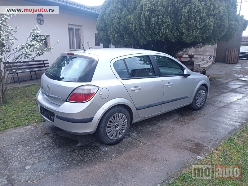 Opel Astra H Delovi