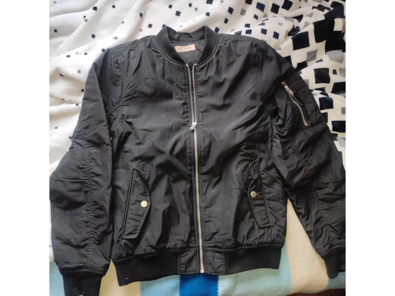 * H & M * Kratka jakna vel. M