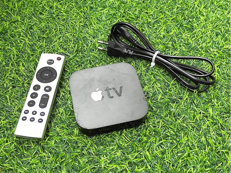 Apple TV 3 (A1469) + daljinski + kabl – ispravan