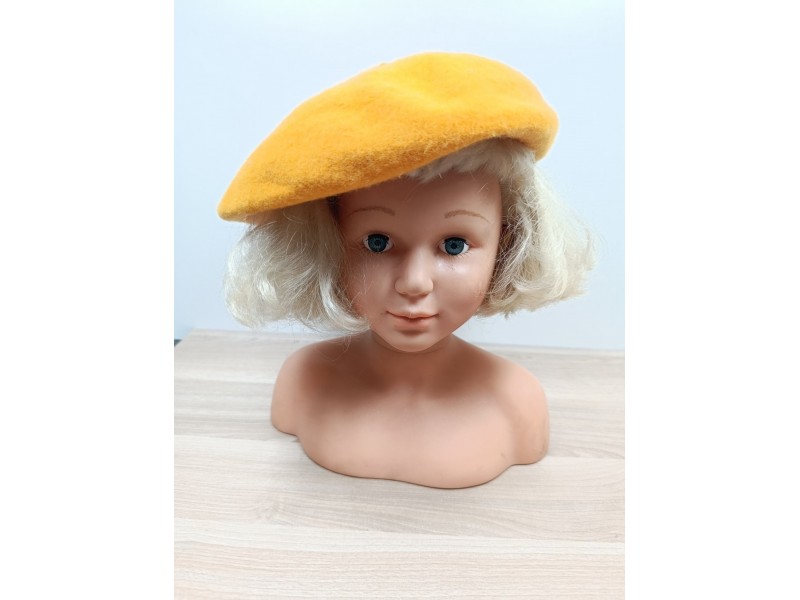 Vintage vunena žuta beretka
