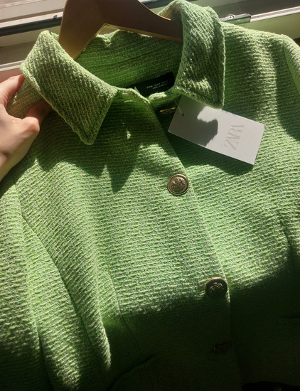 Zara sako sa etiketom