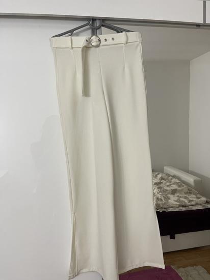 Bele Bershka pantalone S