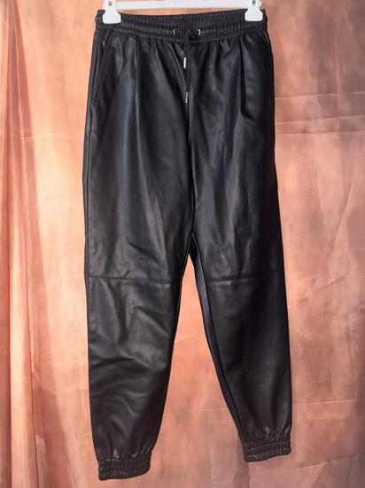 Zara 'kožne' pantalone