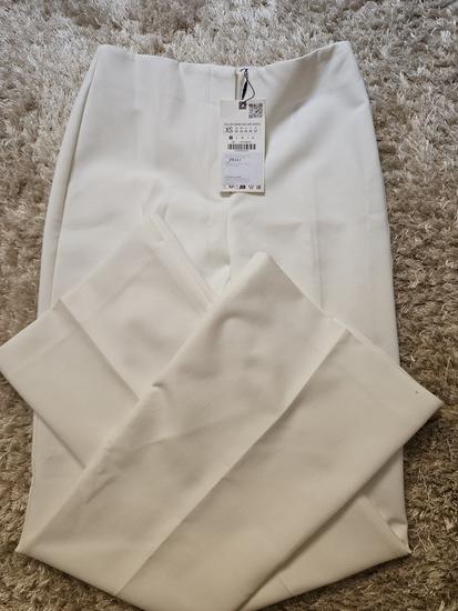 Zara nove pantalonee XS sa etiketom
