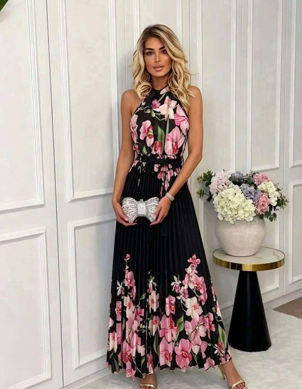 Ženska duga plisirana haljina sa floralnim printom - Kroj: duga maxi
