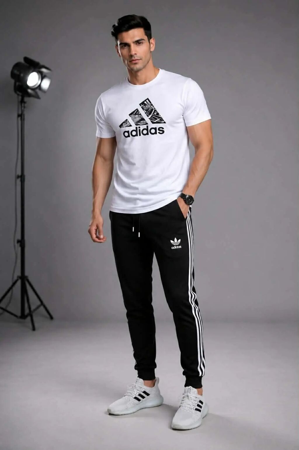 Muški sportski komplet – Adidas - Gornji deo: bela kratka majica sa