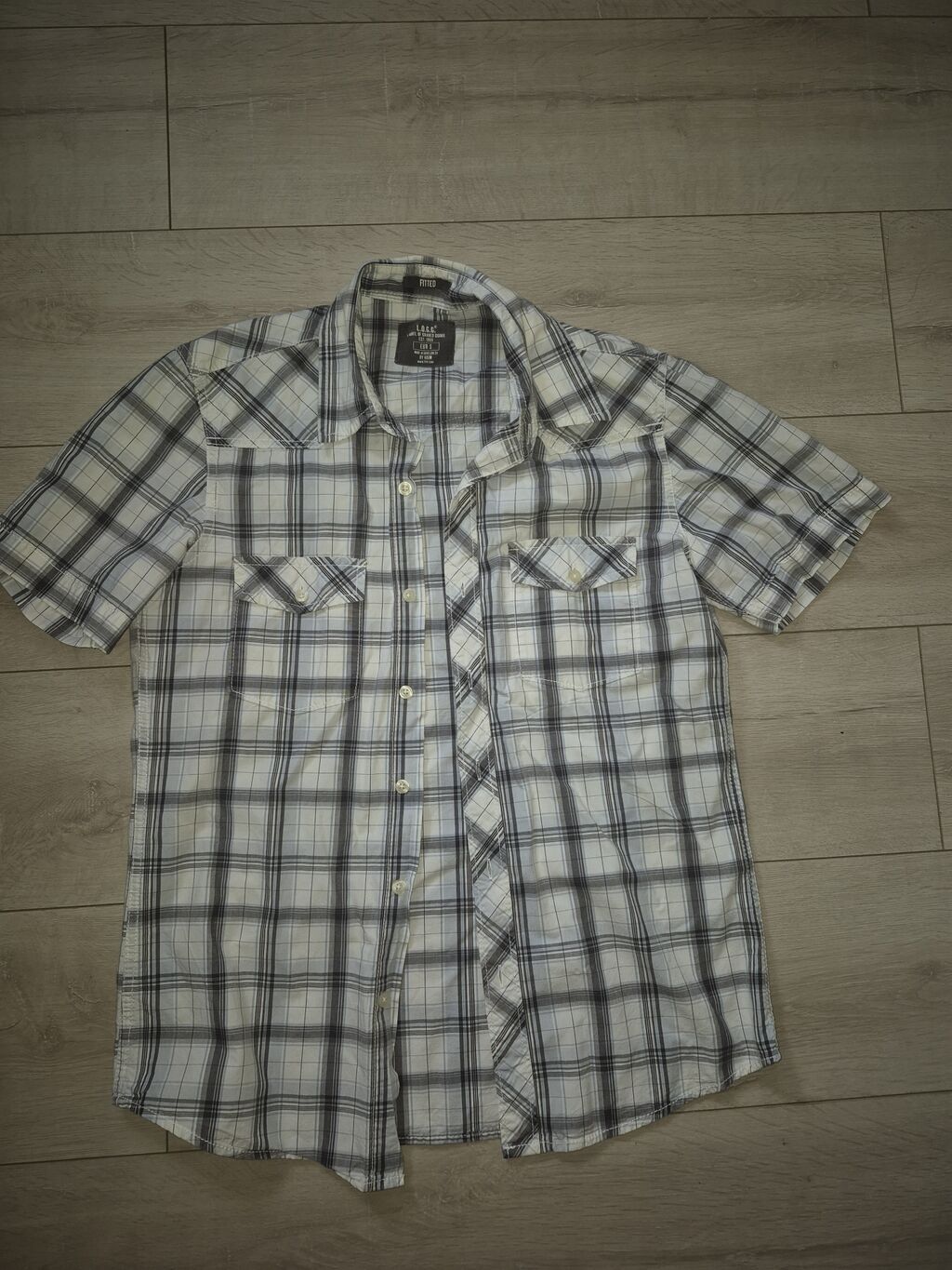 Muška košulja kratkih rukava – H&M L.O.G.G. (Fitted) - Model