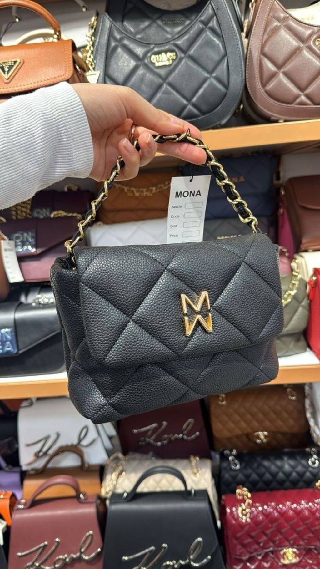 Ženska torba „MONA“ – proštepani dizajn - Model: preklopna torba sa