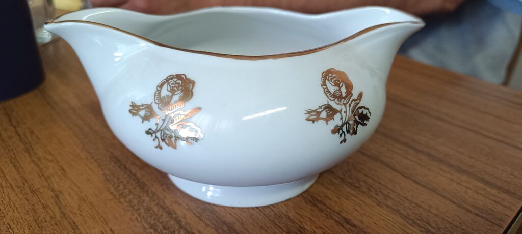 Porcelanska sosijera/vrč za sos – Zaječar (ZTL) “Timočanka”, model 149