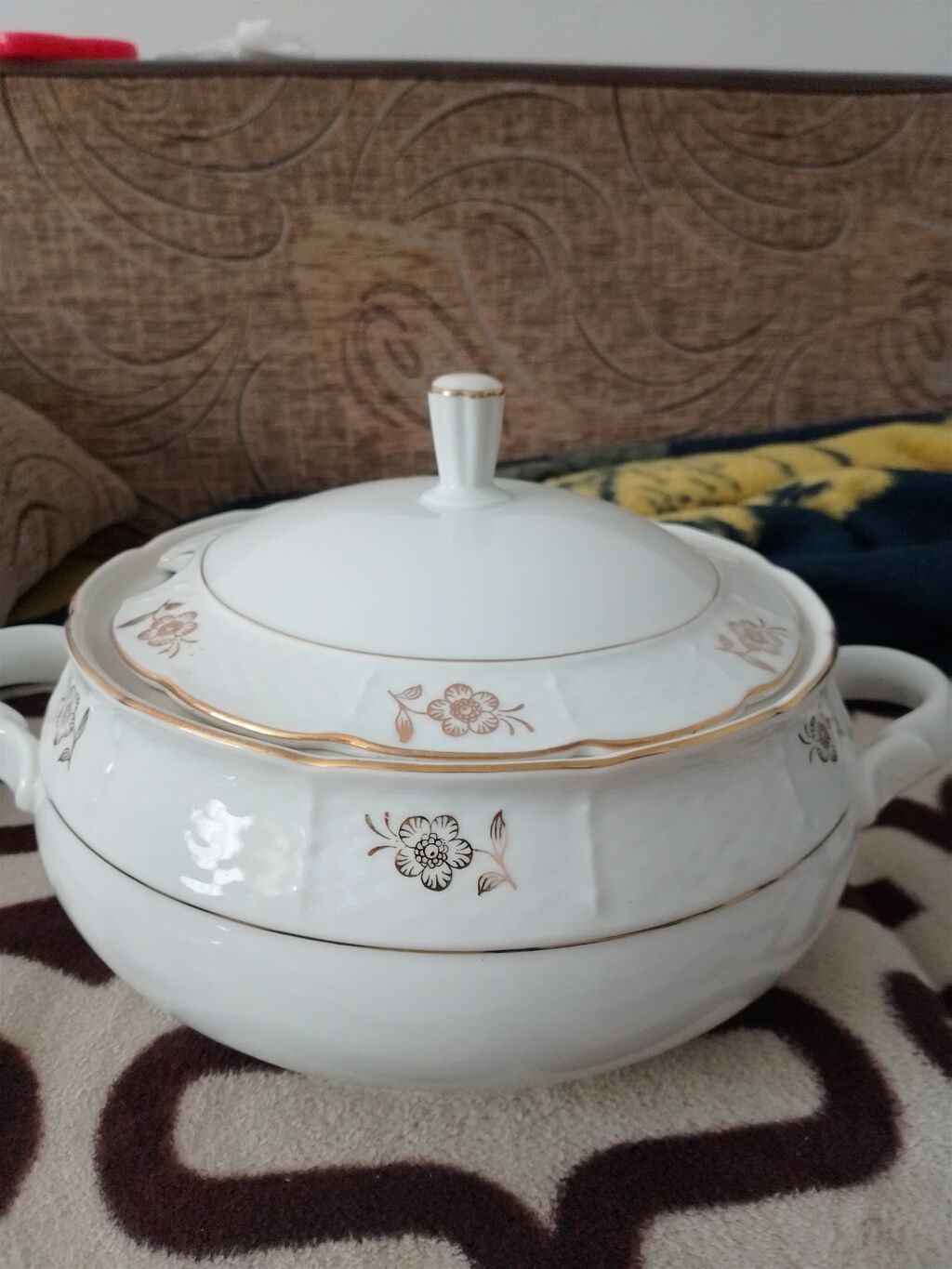 Porcelanska supijera sa poklopcem - Materijal: kvalitetan porcelan