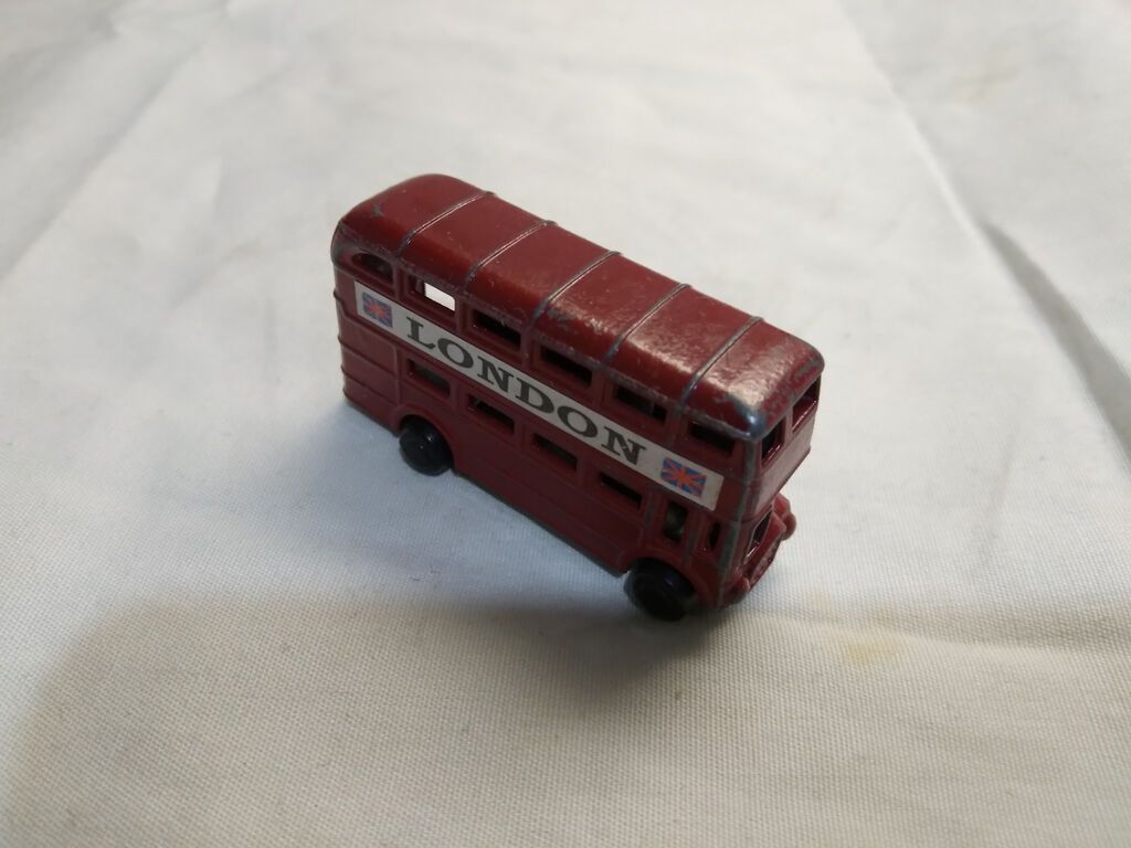 Autobus London Dabldeker,metalni 4,5 cm.China,izgreban
