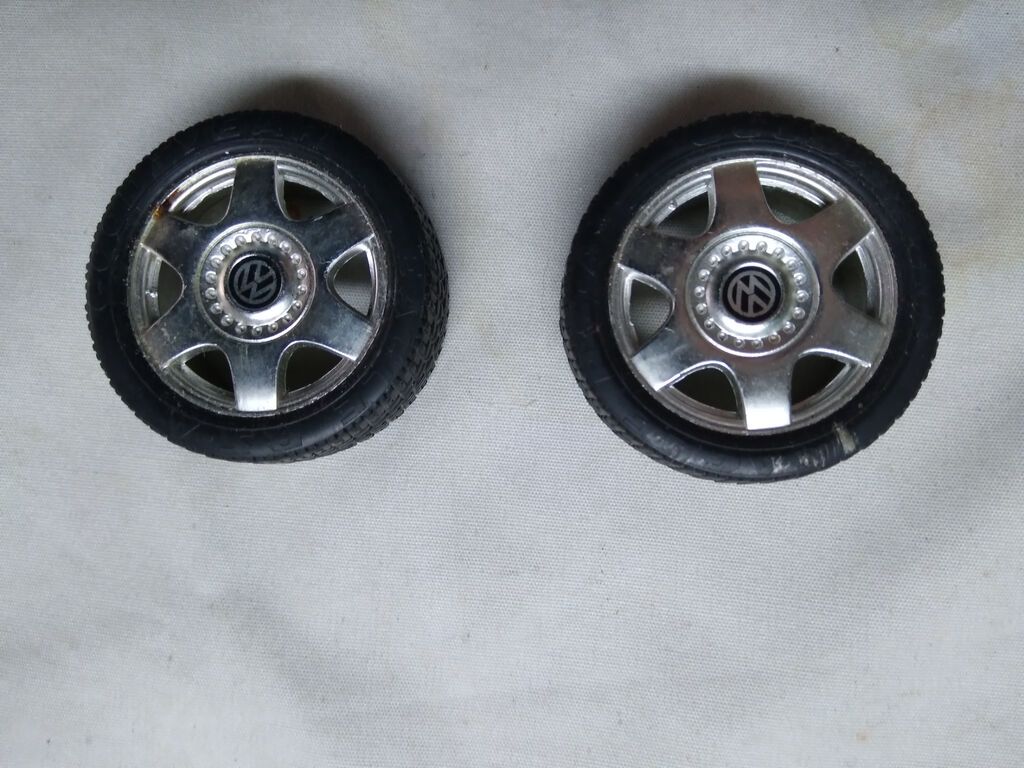 Tockovi za Burago VW Bubu II generacije(1 ostecen)cena za kom