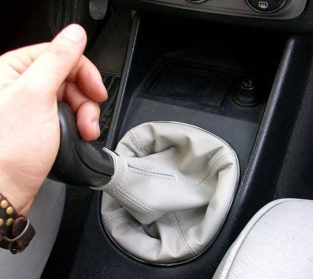 KOŽICA MENJAČA I RUČ I GRATIS ZA ALFA ROMEO 147 OD 2000. DO 2010. GOD