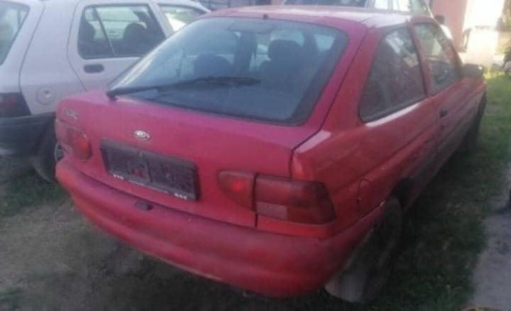 KUKA ZA VUCU ZA FORD ESCORT | FORD velika ponuda delova Na prodaju