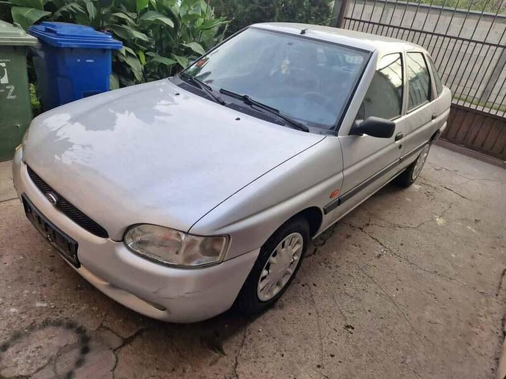 FORD ESCORT 1.6 2000. GOD. - KOMPLETAN AUTO U DELOVIMA | FORD velika