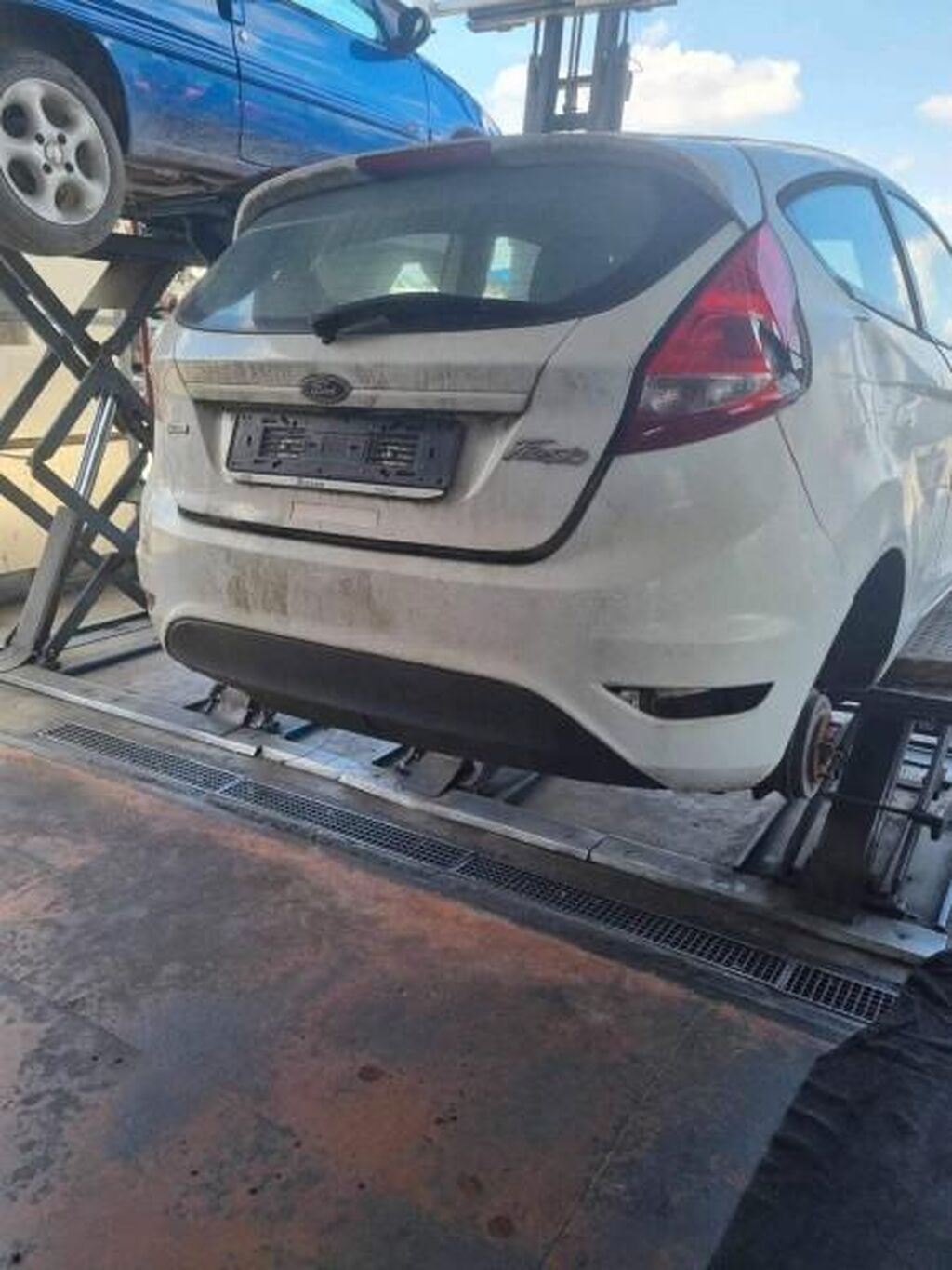 POLOVNI DELOVI ZA SVE MODELE ZA FORD B-MAX, C-MAX, FIESTA . OD 2000