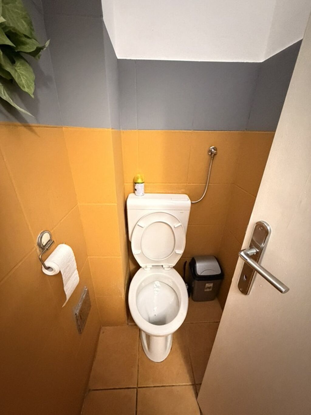 PRODAJE SE RAZRAĐEN UGOSTITELJSKI BIZNIS U NOVOM SADU – 15.000 €