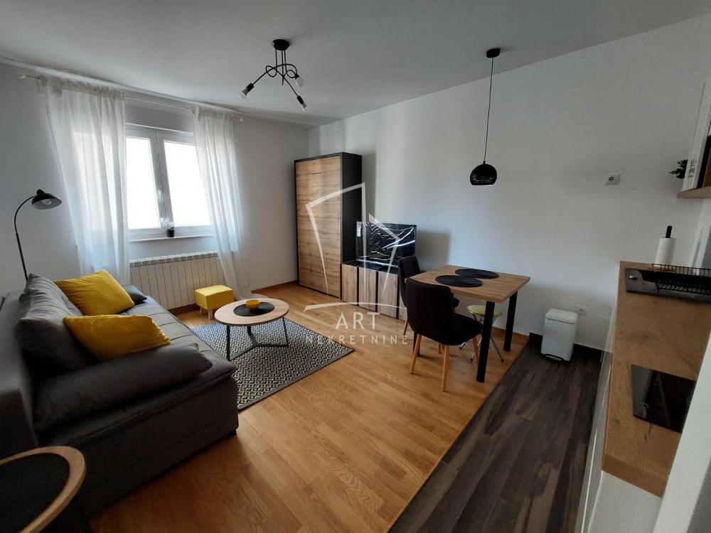 Nova, moderna garsonjera na odličnoj lokaciji ID#11409
500 €