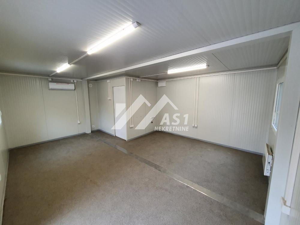 Izdaje se poslovni prostor u Sremskoj Kamenici ID#6741
300 €