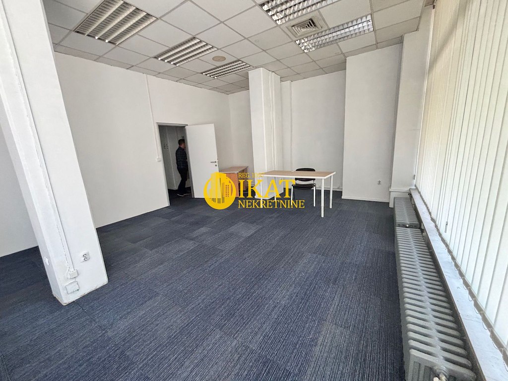 Vračar, Južni bulevar, poslovni prostor, 35m2 ID#5071
590 €