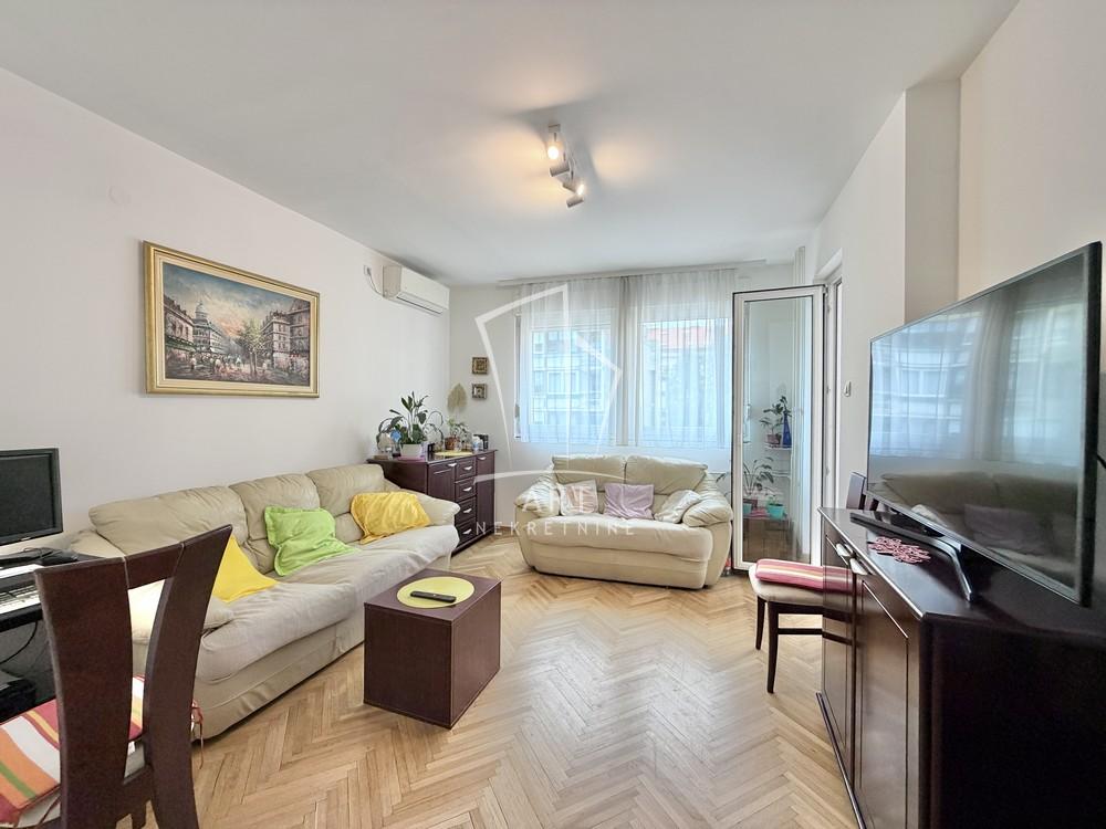 Uknjižen, 3.5, odlična lokacija, Krunski venac ID#15026
360.000 €