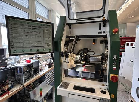 Poluprovodnička mašina Hesse Mechatronics BJ820