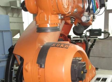 Робот KUKA KR200 comp серија 2000 са помичном осовином дужине 4 метра