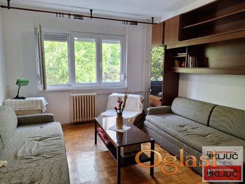 SAJMIŠTE, 64m2, Dvosoban može Dvoiposoban,delimično renoviran