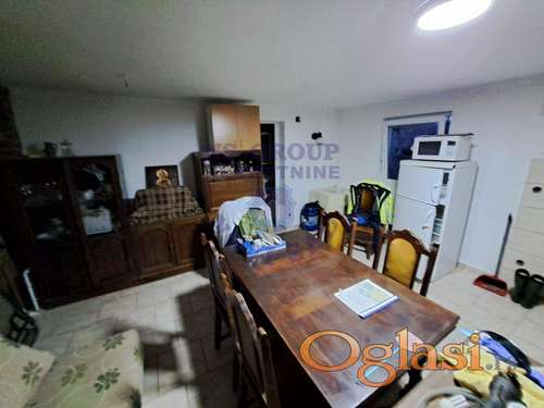 Prizemna kuca sa velikim placem u Irigu