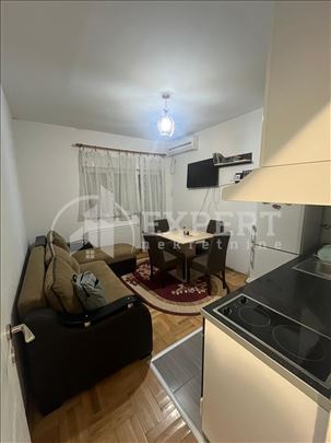 Izdaje se odličan stan kod Pravnog fakulteta, 30m2
