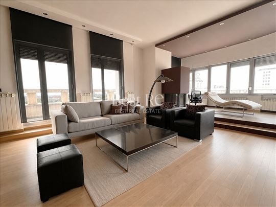 Penthouse sa terasom od 40m2 sa pogledom na Hram